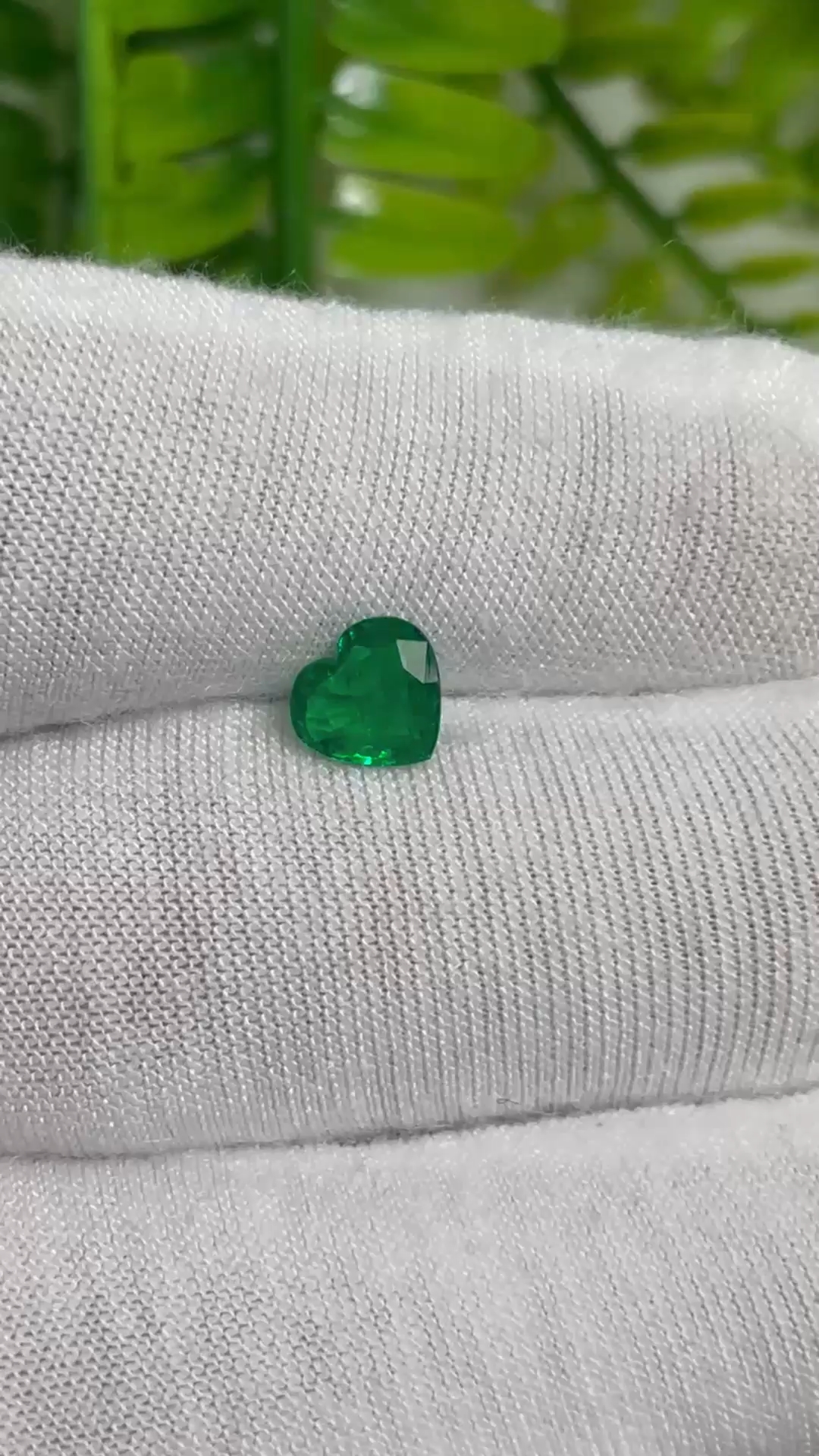 0.88 cts. Emerald Heart